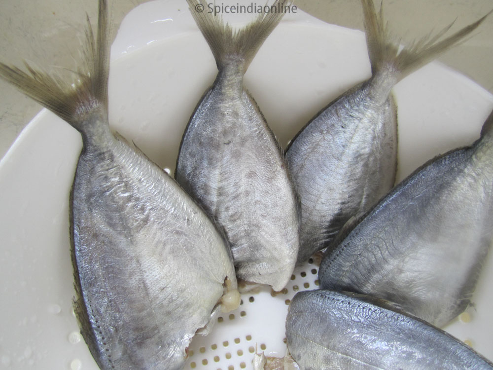 TANDOORI POMFRET RECIPE ~ Baked Silver Pomfret ~ Vavval Meen ...