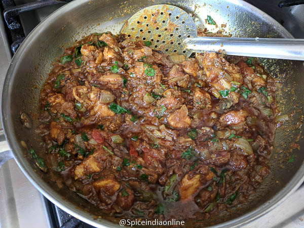 Varutha Kozhi Kari - Varutharacha Chicken Curry — Spiceindiaonline