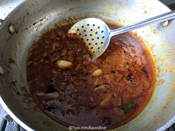 Poondu Kuzhambu - Garlic Kuzhambu — Spiceindiaonline