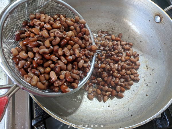 Thatta Payaru Sundal Recipe - Sigappu Karamani Sundal — Spiceindiaonline